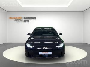 Black Hyundai Ioniq 2024 in Riga, with an engine capacity of 0.00 L and mileage of 12 thousand km for 28990 €, photo 3 on AUTOMOTO.COM.LV