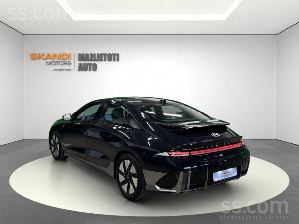 Hyundai Ioniq 2024 Rīga vietnē Melns Hyundai Ioniq 2024 Rīga, ar dzinēja tilpumu 0.00 L un nobraukumu 12 tūkst. km par 28990 €, foto 5 vietnē AUTOMOTO.COM.LV