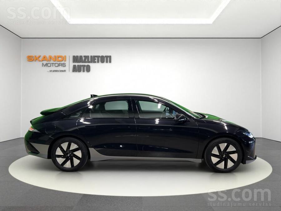 Black Hyundai Ioniq 2024 in Riga, with an engine capacity of 0.00 L and mileage of 12 thousand km for 28990 €, photo 8 on AUTOMOTO.COM.LV