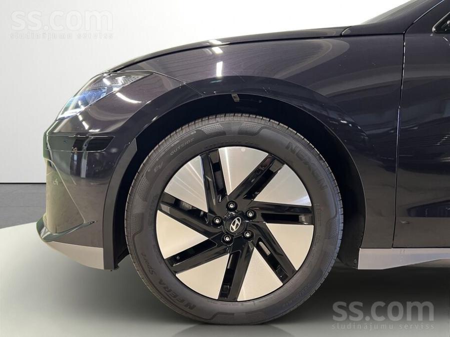 Black Hyundai Ioniq 2024 in Riga, with an engine capacity of 0.00 L and mileage of 12 thousand km for 28990 €, photo 10 on AUTOMOTO.COM.LV