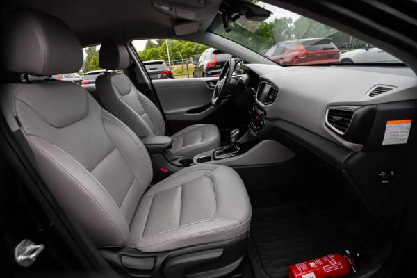 Черный Хендай Ioniq 2016 в Елгава, объемом двигателя 1.60 л и пробегом 212 тыс. км за 8950 €, фото 8 на AUTOMOTO.COM.LV