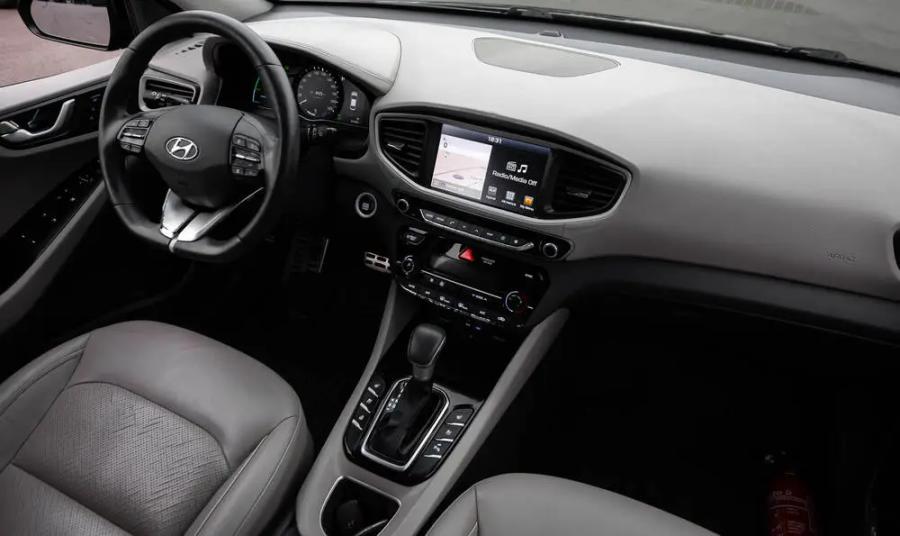Черный Хендай Ioniq 2016 в Елгава, объемом двигателя 1.60 л и пробегом 212 тыс. км за 8950 €, фото 11 на AUTOMOTO.COM.LV