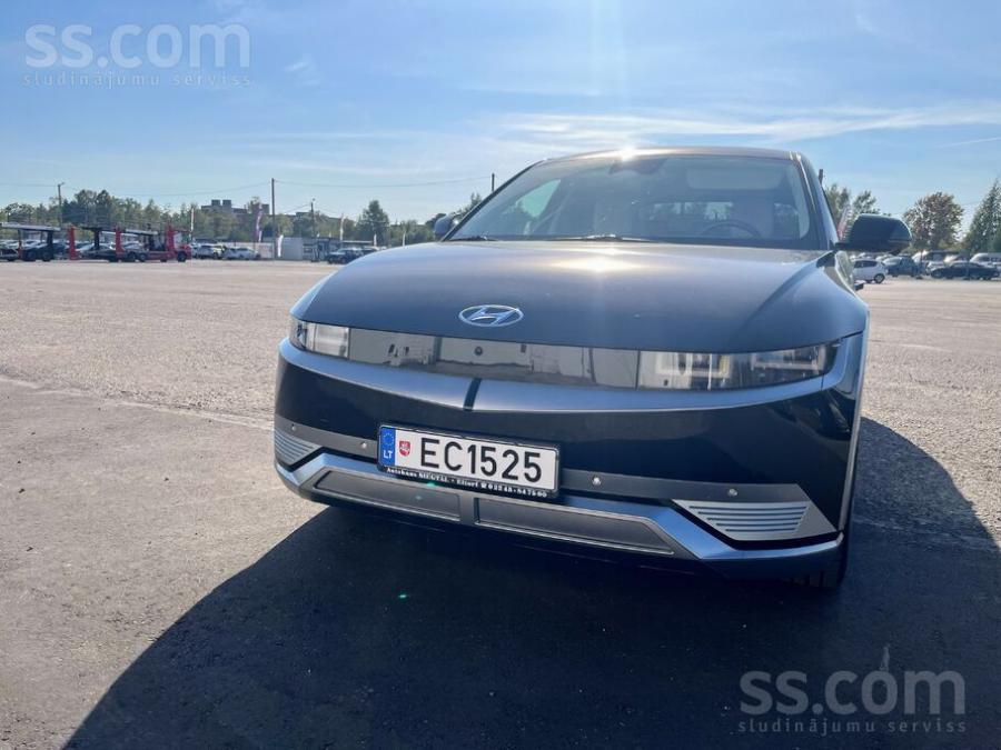 Black Hyundai Ioniq 2021 in Riga, with an engine capacity of 0.00 L and mileage of 74 thousand km for 25700 €, photo 5 on AUTOMOTO.COM.LV