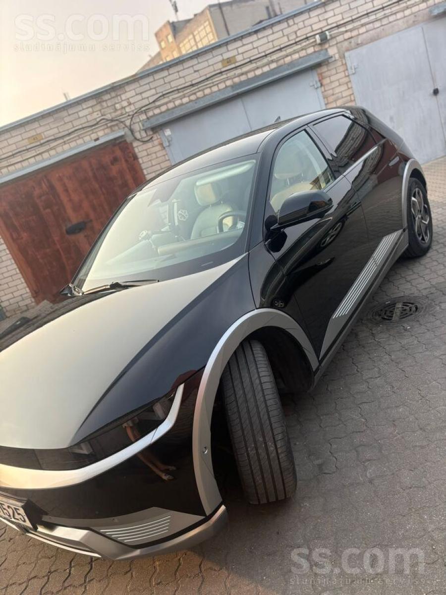 Black Hyundai Ioniq 2021 in Riga, with an engine capacity of 0.00 L and mileage of 74 thousand km for 25700 €, photo 12 on AUTOMOTO.COM.LV