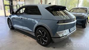 Blue Hyundai Ioniq 2024 in Riga, with an engine capacity of 0.00 L and mileage of 36 thousand km for 35900 €, photo 4 on AUTOMOTO.COM.LV