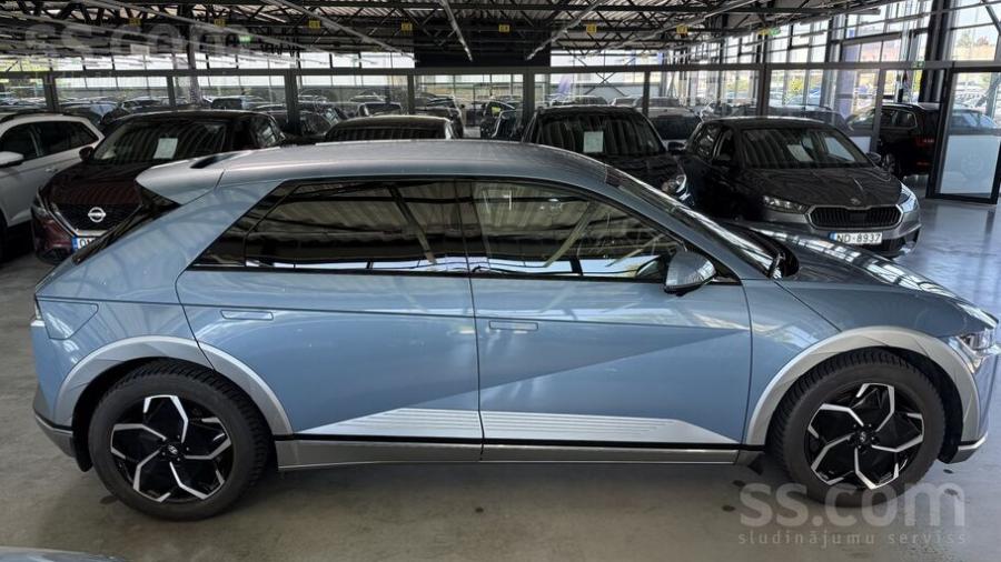 Blue Hyundai Ioniq 2024 in Riga, with an engine capacity of 0.00 L and mileage of 36 thousand km for 35900 €, photo 6 on AUTOMOTO.COM.LV