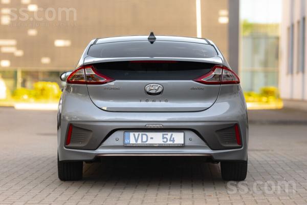 Hyundai Ioniq 2017 Jelgava vietnÄ Zils Hyundai Ioniq 2017 Jelgava, ar dzinÄja tilpumu 1.00 L un nobraukumu 141 tÅ«kst. km par 10900 ā¬, foto 6 vietnÄ AUTOMOTO.COM.LV