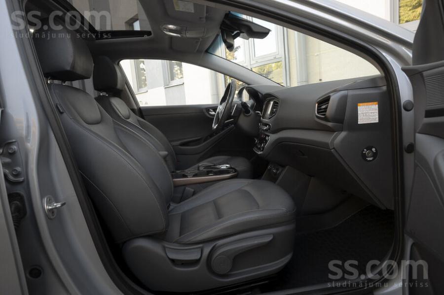 Zils Hyundai Ioniq 2017 Jelgava, ar dzinēja tilpumu 1.00 L un nobraukumu 141 tūkst. km par 10900 €, foto 8 vietnē AUTOMOTO.COM.LV