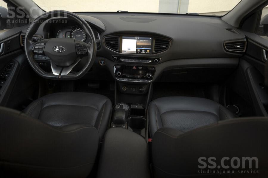 Zils Hyundai Ioniq 2017 Jelgava, ar dzinēja tilpumu 1.00 L un nobraukumu 141 tūkst. km par 10900 €, foto 12 vietnē AUTOMOTO.COM.LV