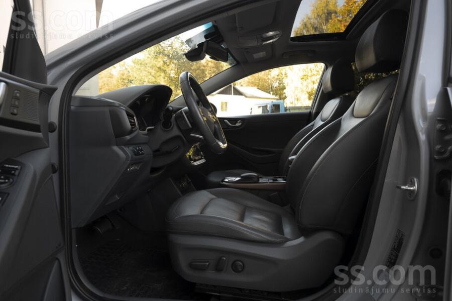 Zils Hyundai Ioniq 2017 Jelgava, ar dzinēja tilpumu 1.00 L un nobraukumu 141 tūkst. km par 10900 €, foto 14 vietnē AUTOMOTO.COM.LV