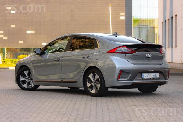Zils Hyundai Ioniq 2017 Jelgava, ar dzinēja tilpumu 1.00 L un nobraukumu 141 tūkst. km par 10900 €, foto 7 vietnē AUTOMOTO.COM.LV