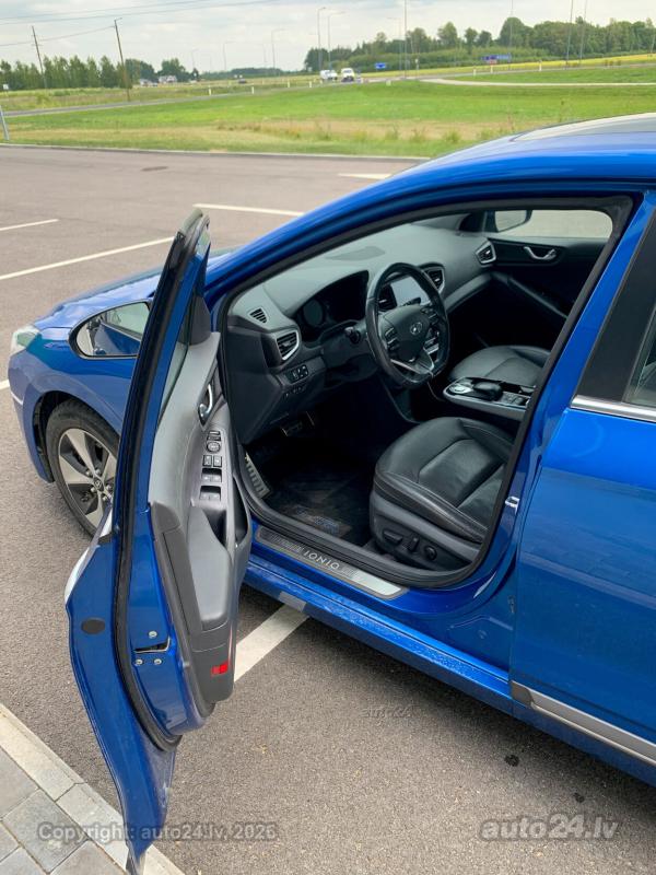 Blue Hyundai Ioniq 2018 in Tallinn, with an engine capacity of 0.00 L and mileage of 223 thousand km for 11000 €, photo 5 on AUTOMOTO.COM.LV