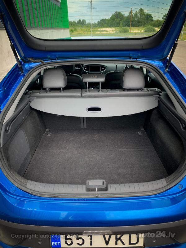 Blue Hyundai Ioniq 2018 in Tallinn, with an engine capacity of 0.00 L and mileage of 223 thousand km for 11000 €, photo 7 on AUTOMOTO.COM.LV