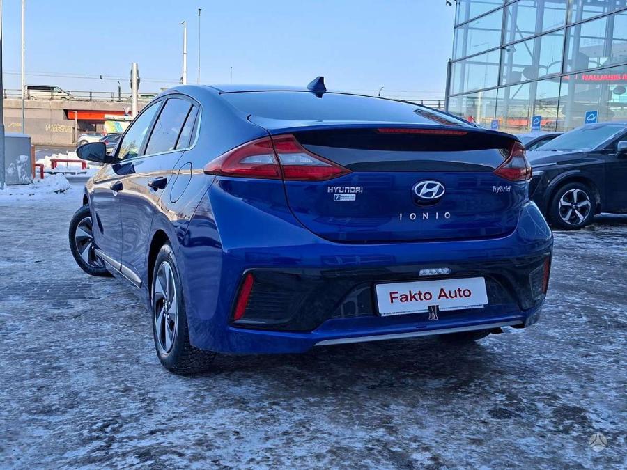 Blue Hyundai Ioniq 2019 in Vilnius, with an engine capacity of 1.58 L and mileage of 73 thousand km for 15000 €, photo 3 on AUTOMOTO.COM.LV