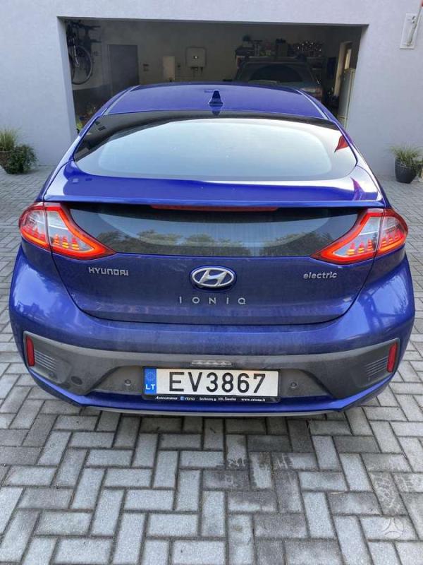 Blue Hyundai Ioniq 2019 in Kaunas, with an engine capacity of 0.00 L and mileage of 124 thousand km for 10500 €, photo 3 on AUTOMOTO.COM.LV