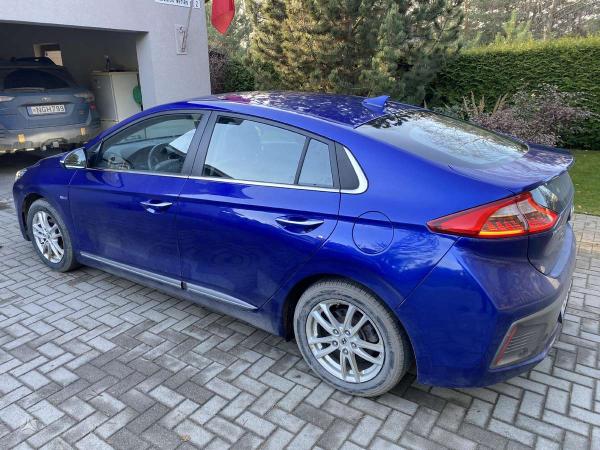 Blue Hyundai Ioniq 2019 in Kaunas, with an engine capacity of 0.00 L and mileage of 124 thousand km for 10500 €, photo 4 on AUTOMOTO.COM.LV