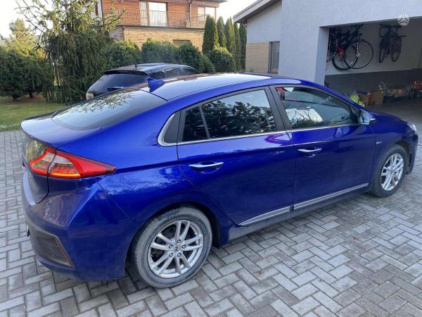 Blue Hyundai Ioniq 2019 in Kaunas, with an engine capacity of 0.00 L and mileage of 124 thousand km for 10500 €, photo 5 on AUTOMOTO.COM.LV