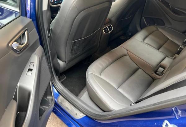 Zils Hyundai Ioniq 2019 Rīga, ar dzinēja tilpumu 0.00 L un nobraukumu 71 tūkst. km par 12900 €, foto 5 vietnē AUTOMOTO.COM.LV
