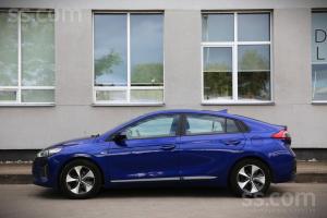 Blue Hyundai Ioniq 2019 in Riga, with an engine capacity of 0.00 L and mileage of 242 thousand km for 7995 €, photo 3 on AUTOMOTO.COM.LV