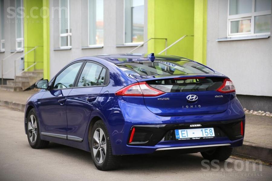 Blue Hyundai Ioniq 2019 in Riga, with an engine capacity of 0.00 L and mileage of 242 thousand km for 7995 €, photo 6 on AUTOMOTO.COM.LV