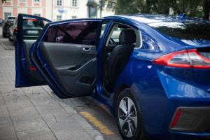 Zils Hyundai Ioniq 2019 Viļņa, ar dzinēja tilpumu 0.00 L un nobraukumu 120 tūkst. km par 12500 €, foto 13 vietnē AUTOMOTO.COM.LV