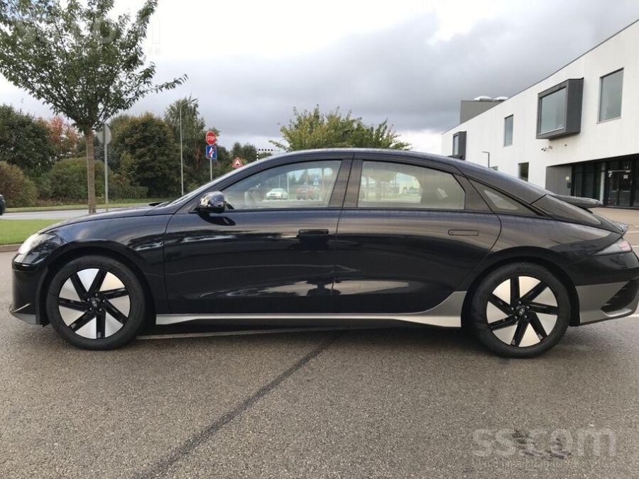 Blue Hyundai Ioniq 2023 in Riga, with an engine capacity of 0.00 L and mileage of 57 thousand km for 28750 €, photo 4 on AUTOMOTO.COM.LV