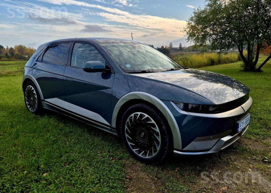 Green Hyundai Ioniq 2021 in Riga, with an engine capacity of 0.00 L and mileage of 64 thousand km for 26490 €, photo 3 on AUTOMOTO.COM.LV