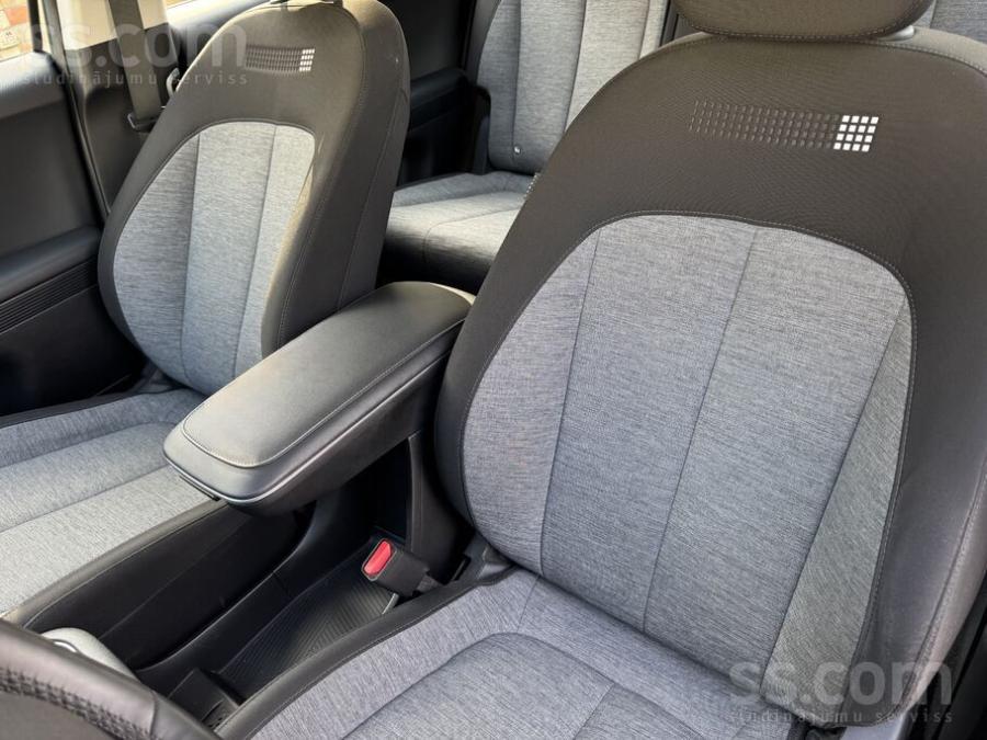 Grey Hyundai Ioniq 2021 in Jelgava, with an engine capacity of 1.60 L and mileage of 69 thousand km for 25800 €, photo 25 on AUTOMOTO.COM.LV