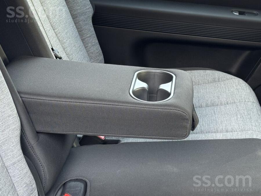 Grey Hyundai Ioniq 2021 in Jelgava, with an engine capacity of 1.60 L and mileage of 69 thousand km for 25800 €, photo 29 on AUTOMOTO.COM.LV