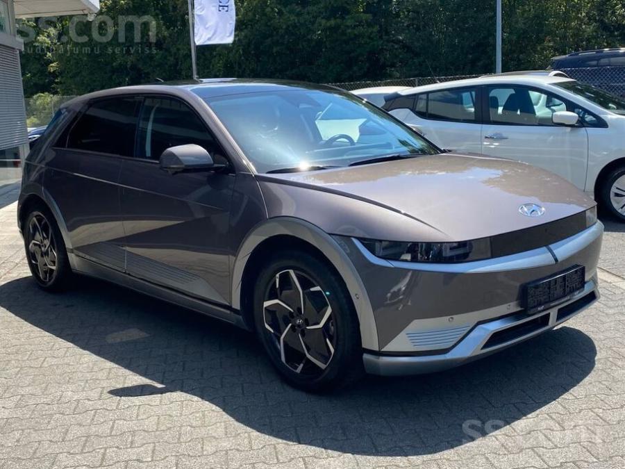 Grey Hyundai Ioniq 2022 in Riga, with an engine capacity of 1.60 L and mileage of 154 thousand km for 28999 €, photo 1 on AUTOMOTO.COM.LV
