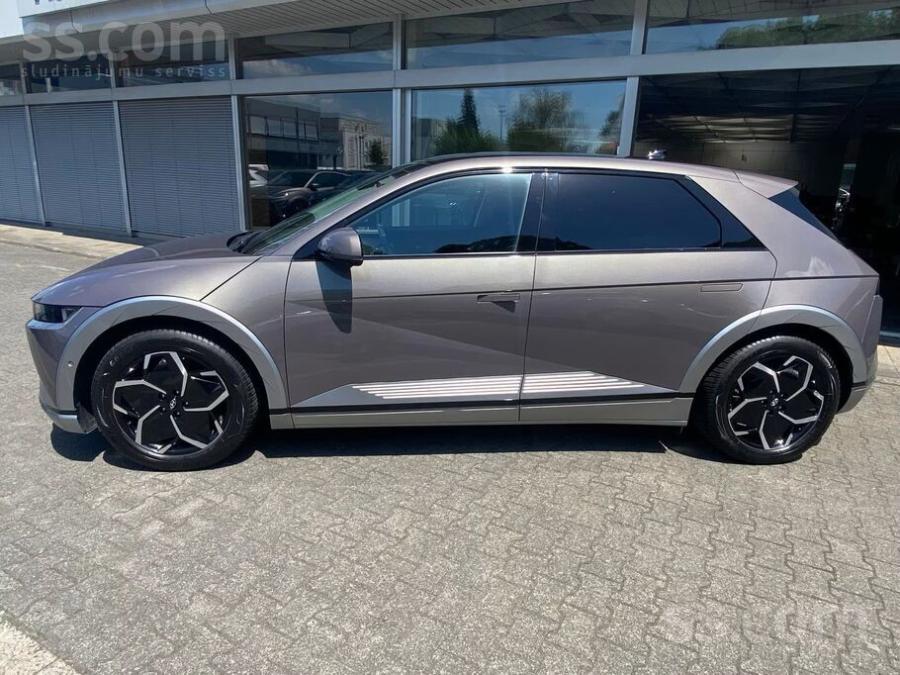 Grey Hyundai Ioniq 2022 in Riga, with an engine capacity of 1.60 L and mileage of 154 thousand km for 28999 €, photo 3 on AUTOMOTO.COM.LV
