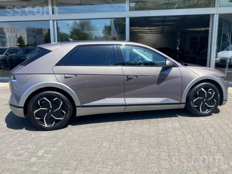 Grey Hyundai Ioniq 2022 in Riga, with an engine capacity of 1.60 L and mileage of 154 thousand km for 28999 €, photo 5 on AUTOMOTO.COM.LV