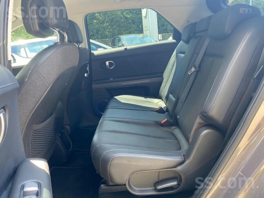 Grey Hyundai Ioniq 2022 in Riga, with an engine capacity of 1.60 L and mileage of 154 thousand km for 28999 €, photo 9 on AUTOMOTO.COM.LV