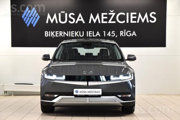 Серый Хендай Ioniq 2023 в Рига, объемом двигателя 0.00 л и пробегом 54 тыс. км за 26990 €, фото 2 на AUTOMOTO.COM.LV
