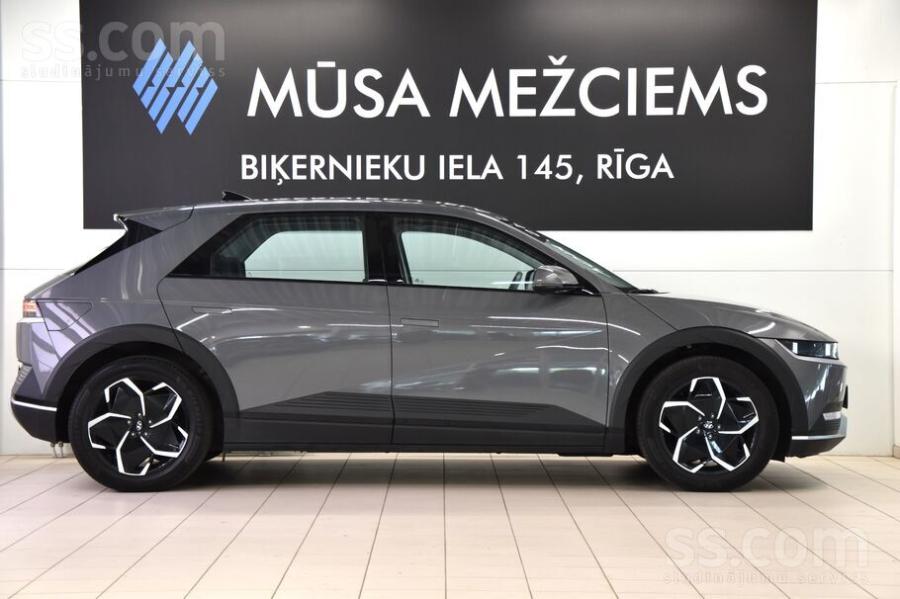 Серый Хендай Ioniq 2023 в Рига, объемом двигателя 0.00 л и пробегом 54 тыс. км за 26990 €, фото 5 на AUTOMOTO.COM.LV
