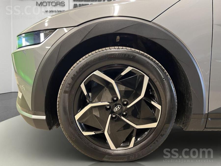 Grey Hyundai Ioniq 2023 in Riga, with an engine capacity of 0.00 L and mileage of 30 thousand km for 33490 €, photo 10 on AUTOMOTO.COM.LV