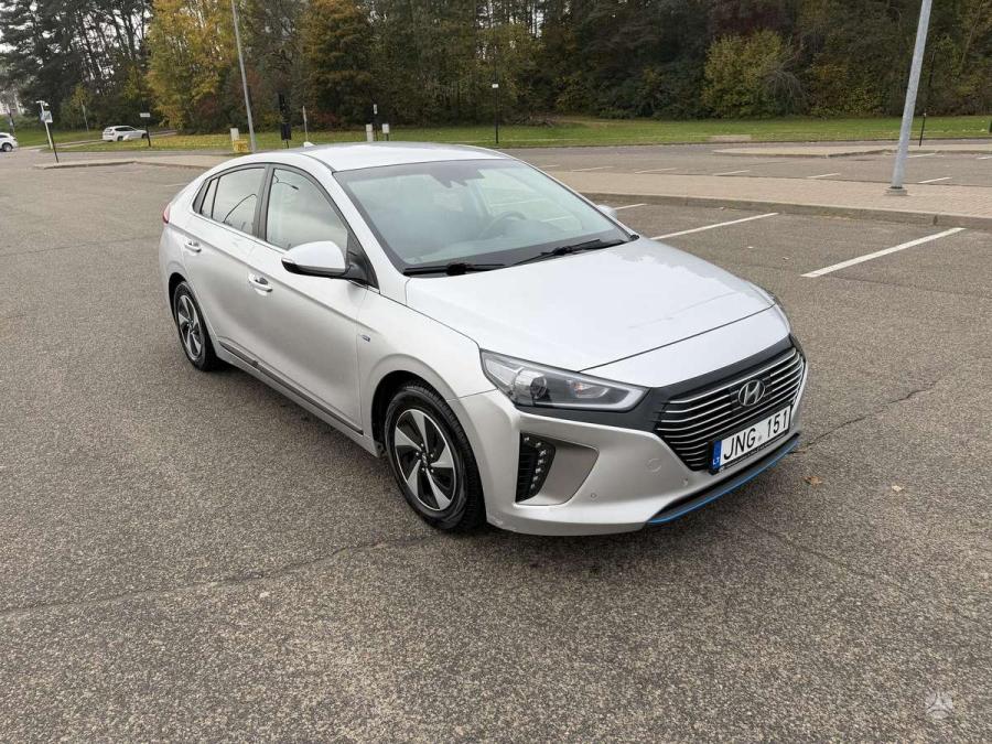 Pelēks Hyundai Ioniq 2016 Viļņa, ar dzinēja tilpumu 1.60 L un nobraukumu 126 tūkst. km par 11900 €, foto 3 vietnē AUTOMOTO.COM.LV