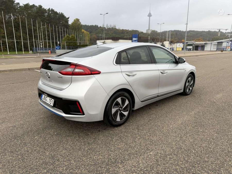 Pelēks Hyundai Ioniq 2016 Viļņa, ar dzinēja tilpumu 1.60 L un nobraukumu 126 tūkst. km par 11900 €, foto 5 vietnē AUTOMOTO.COM.LV