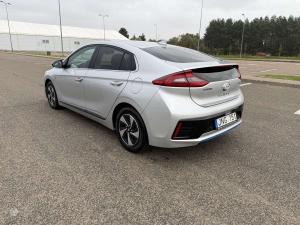 Pelēks Hyundai Ioniq 2016 Viļņa, ar dzinēja tilpumu 1.60 L un nobraukumu 126 tūkst. km par 11900 €, foto 6 vietnē AUTOMOTO.COM.LV