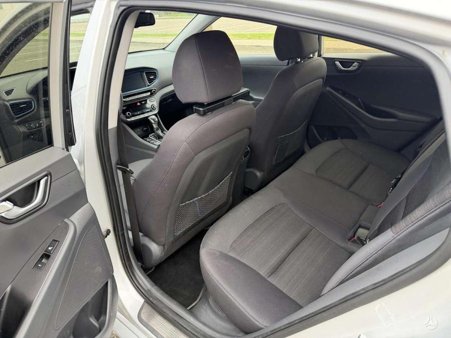 Pelēks Hyundai Ioniq 2016 Viļņa, ar dzinēja tilpumu 1.60 L un nobraukumu 126 tūkst. km par 11900 €, foto 9 vietnē AUTOMOTO.COM.LV