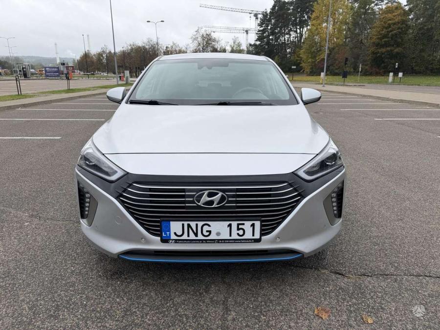 Pelēks Hyundai Ioniq 2016 Viļņa, ar dzinēja tilpumu 1.60 L un nobraukumu 126 tūkst. km par 11900 €, foto 14 vietnē AUTOMOTO.COM.LV
