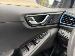 Pelēks Hyundai Ioniq 2016 Viļņa, ar dzinēja tilpumu 1.60 L un nobraukumu 126 tūkst. km par 11900 €, foto 17 vietnē AUTOMOTO.COM.LV