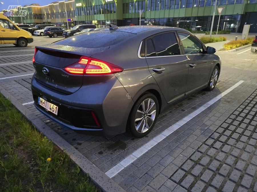 Pelēks Hyundai Ioniq 2017 Viļņa, ar dzinēja tilpumu 1.60 L un nobraukumu 165 tūkst. km par 12500 €, foto 5 vietnē AUTOMOTO.COM.LV