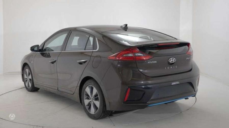 Pelēks Hyundai Ioniq 2017 Viļņa, ar dzinēja tilpumu 1.58 L un nobraukumu 57 tūkst. km par 14950 €, foto 3 vietnē AUTOMOTO.COM.LV