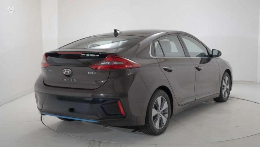 Pelēks Hyundai Ioniq 2017 Viļņa, ar dzinēja tilpumu 1.58 L un nobraukumu 57 tūkst. km par 14950 €, foto 4 vietnē AUTOMOTO.COM.LV