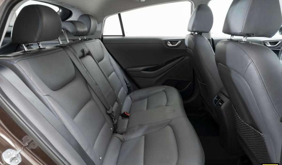 Pelēks Hyundai Ioniq 2017 Viļņa, ar dzinēja tilpumu 1.58 L un nobraukumu 57 tūkst. km par 14950 €, foto 17 vietnē AUTOMOTO.COM.LV