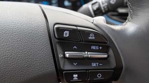 Pelēks Hyundai Ioniq 2017 Viļņa, ar dzinēja tilpumu 1.58 L un nobraukumu 57 tūkst. km par 14950 €, foto 29 vietnē AUTOMOTO.COM.LV