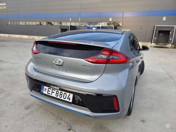 Pelēks Hyundai Ioniq 2017 Panevēža, ar dzinēja tilpumu 1.58 L un nobraukumu 105 tūkst. km par 12800 €, foto 5 vietnē AUTOMOTO.COM.LV