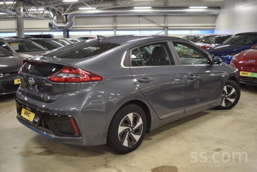 Grey Hyundai Ioniq 2018 in Riga, with an engine capacity of 1.60 L and mileage of 140 thousand km for 10500 €, photo 2 on AUTOMOTO.COM.LV