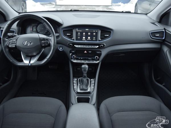 Pelēks Hyundai Ioniq 2018 Rīga, ar dzinēja tilpumu 1.60 L un nobraukumu 140 tūkst. km par 10500 €, foto 4 vietnē AUTOMOTO.COM.LV